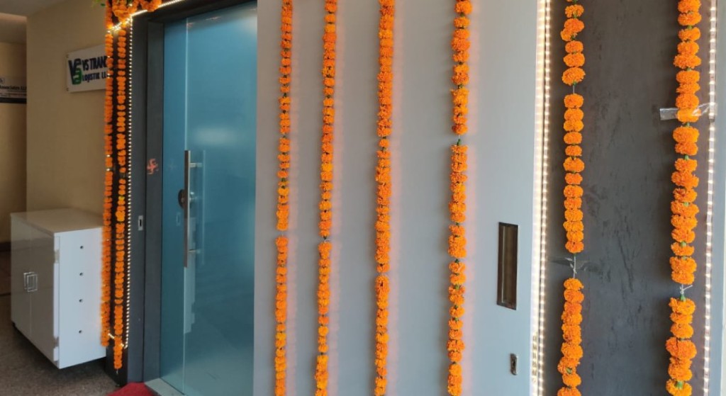 Team of Experts - Best Logistics and Shipping Company In India - VS Trans